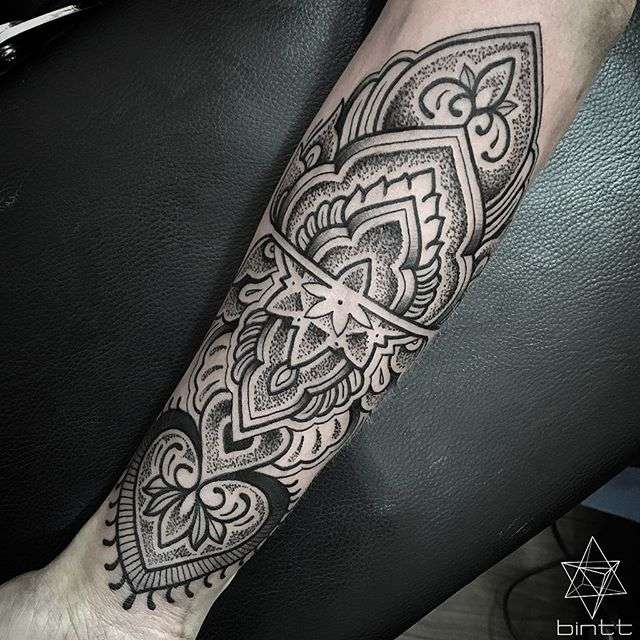 Contrast Dotwork by Chris Bint | iNKPPL